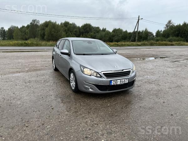 Grey Peugeot 308 2015 in Riga, with an engine capacity of 1.20 L and mileage of 132 thousand km for 6450 €, photo 5 on AUTOMOTO.COM.LV