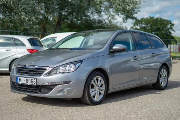 Grey Peugeot 308 2015 in Liepaja, with an engine capacity of 1.60 L and mileage of 162 thousand km for 8850 €, photo 1 on AUTOMOTO.COM.LV