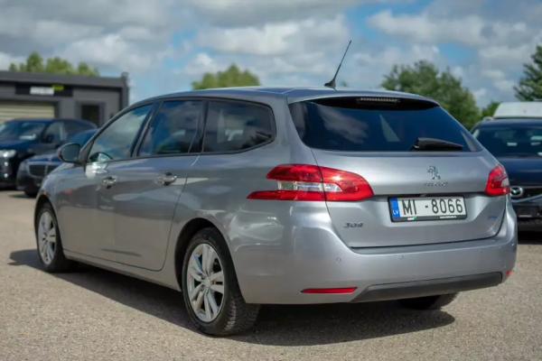 Grey Peugeot 308 2015 in Liepaja, with an engine capacity of 1.60 L and mileage of 162 thousand km for 8850 €, photo 2 on AUTOMOTO.COM.LV