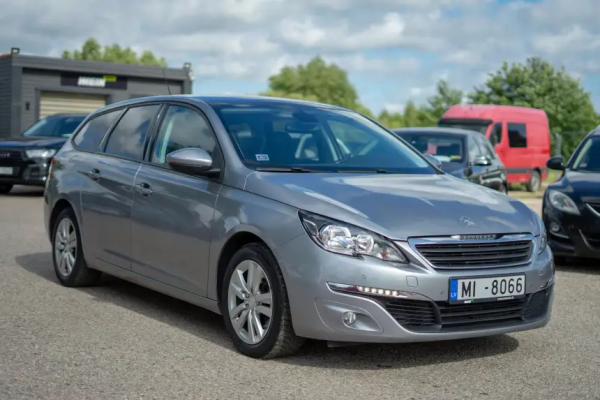 Grey Peugeot 308 2015 in Liepaja, with an engine capacity of 1.60 L and mileage of 162 thousand km for 8850 €, photo 5 on AUTOMOTO.COM.LV