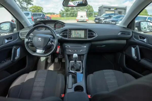 Grey Peugeot 308 2015 in Liepaja, with an engine capacity of 1.60 L and mileage of 162 thousand km for 8850 €, photo 7 on AUTOMOTO.COM.LV