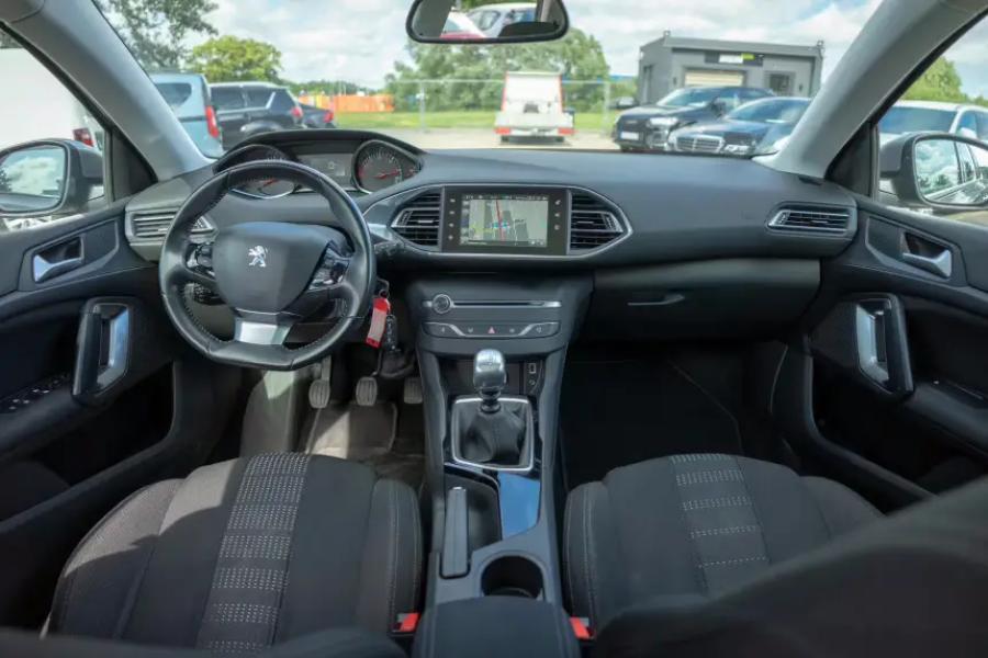 Pelēks Peugeot 308 2015 Liepāja, ar dzinēja tilpumu 1.60 L un nobraukumu 162 tūkst. km par 8850 €, foto 8 vietnē AUTOMOTO.COM.LV