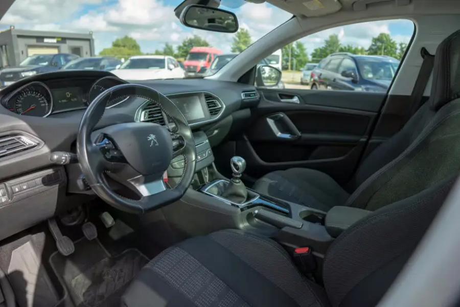 Pelēks Peugeot 308 2015 Liepāja, ar dzinēja tilpumu 1.60 L un nobraukumu 162 tūkst. km par 8850 €, foto 9 vietnē AUTOMOTO.COM.LV