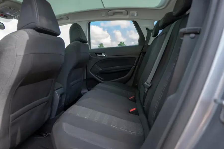 Pelēks Peugeot 308 2015 Liepāja, ar dzinēja tilpumu 1.60 L un nobraukumu 162 tūkst. km par 8850 €, foto 10 vietnē AUTOMOTO.COM.LV