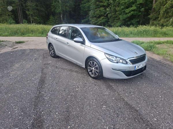 Grey Peugeot 308 2015 in Taurage, with an engine capacity of 1.56 L and mileage of 155 thousand km for 2980 €, photo 1 on AUTOMOTO.COM.LV