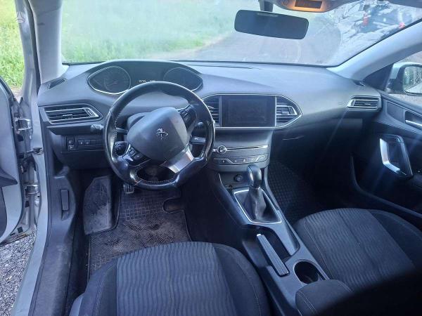 Grey Peugeot 308 2015 in Taurage, with an engine capacity of 1.56 L and mileage of 155 thousand km for 2980 €, photo 10 on AUTOMOTO.COM.LV