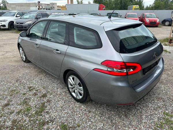 Grey Peugeot 308 2015 in Jurbarkas, with an engine capacity of 1.20 L and mileage of 170 thousand km for 3998 €, photo 5 on AUTOMOTO.COM.LV