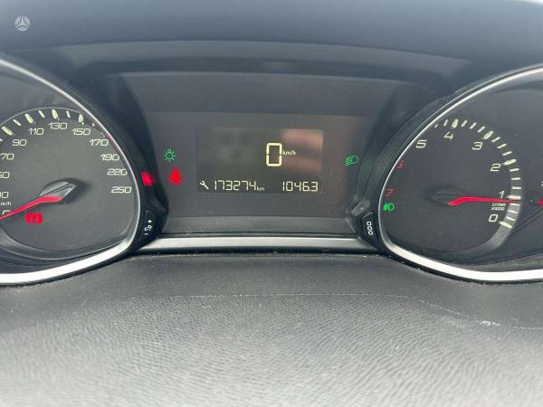 Grey Peugeot 308 2015 in Jurbarkas, with an engine capacity of 1.20 L and mileage of 170 thousand km for 3998 €, photo 8 on AUTOMOTO.COM.LV