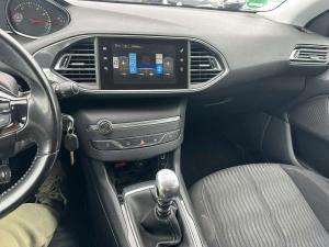 Grey Peugeot 308 2015 in Jurbarkas, with an engine capacity of 1.20 L and mileage of 170 thousand km for 3998 €, photo 10 on AUTOMOTO.COM.LV