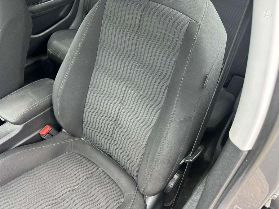 Grey Peugeot 308 2015 in Jurbarkas, with an engine capacity of 1.20 L and mileage of 170 thousand km for 3998 €, photo 12 on AUTOMOTO.COM.LV