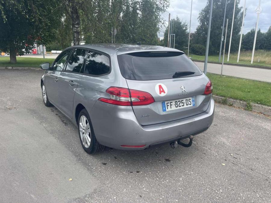 Grey Peugeot 308 2015 in Taurage, with an engine capacity of 1.56 L and mileage of 217 thousand km for 2500 €, photo 4 on AUTOMOTO.COM.LV