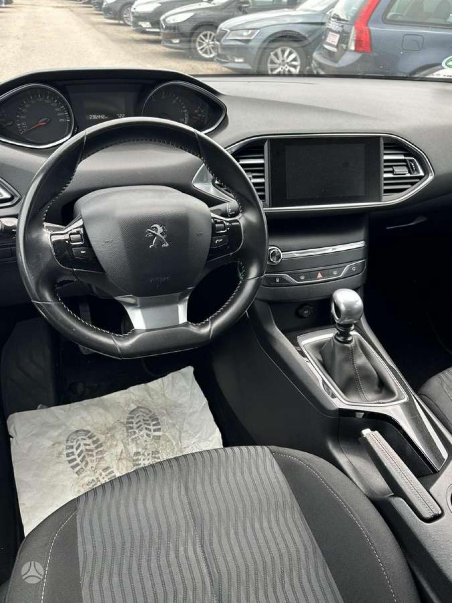 Pelēks Peugeot 308 2015 Kauņa, ar dzinēja tilpumu 1.60 L un nobraukumu 236 tūkst. km par 4350 €, foto 15 vietnē AUTOMOTO.COM.LV