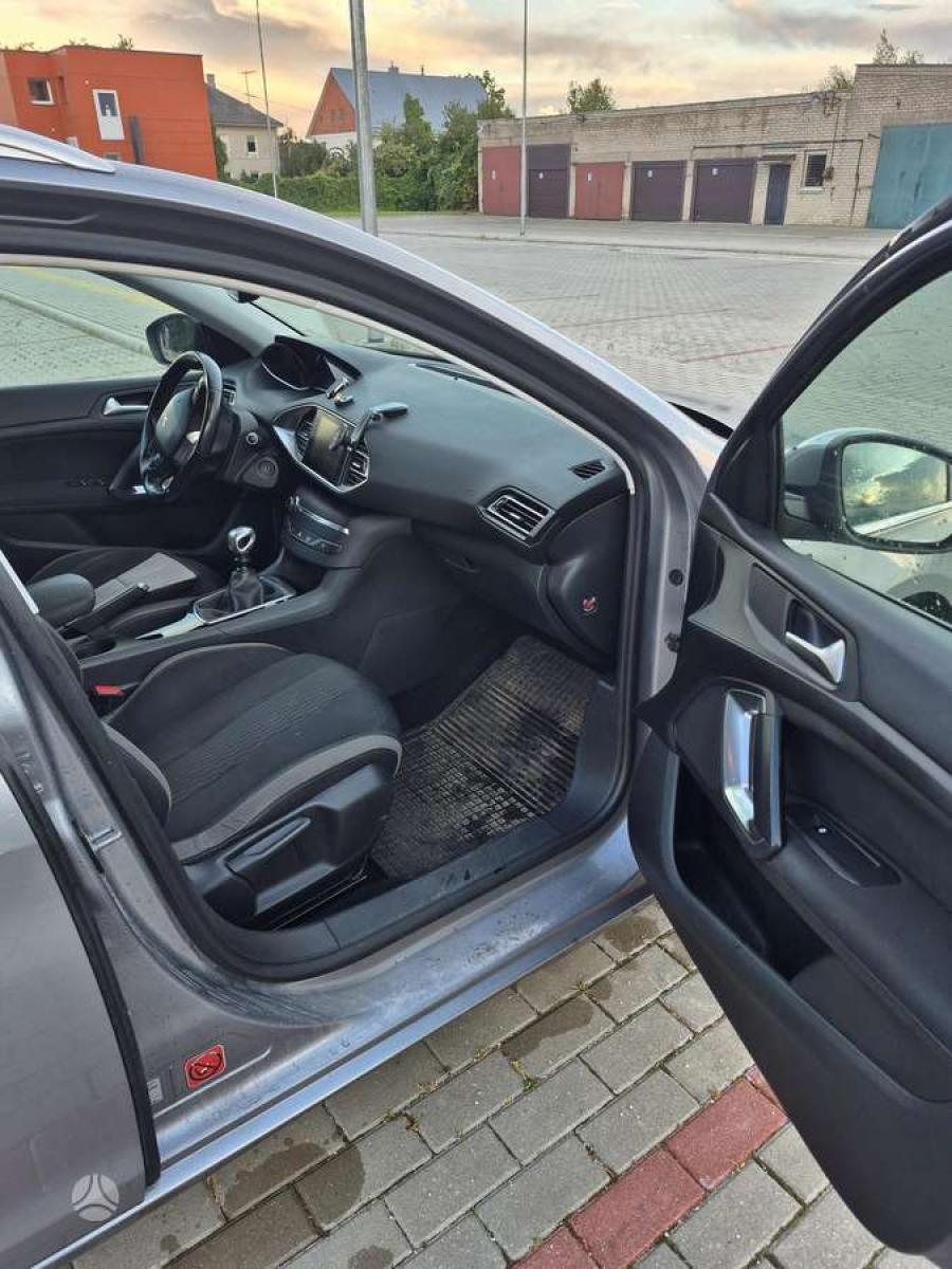 Grey Peugeot 308 2015 in Kaunas, with an engine capacity of 1.56 L and mileage of 300 thousand km for 4000 €, photo 1 on AUTOMOTO.COM.LV