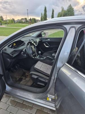 Grey Peugeot 308 2015 in Kaunas, with an engine capacity of 1.56 L and mileage of 300 thousand km for 4000 €, photo 5 on AUTOMOTO.COM.LV