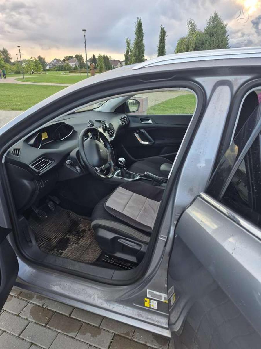 Grey Peugeot 308 2015 in Kaunas, with an engine capacity of 1.56 L and mileage of 300 thousand km for 4000 €, photo 5 on AUTOMOTO.COM.LV