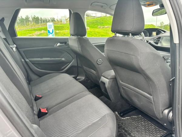 Pelēks Peugeot 308 2015 Narva, ar dzinēja tilpumu 1.60 L un nobraukumu 250 tūkst. km par 3300 €, foto 9 vietnē AUTOMOTO.COM.LV