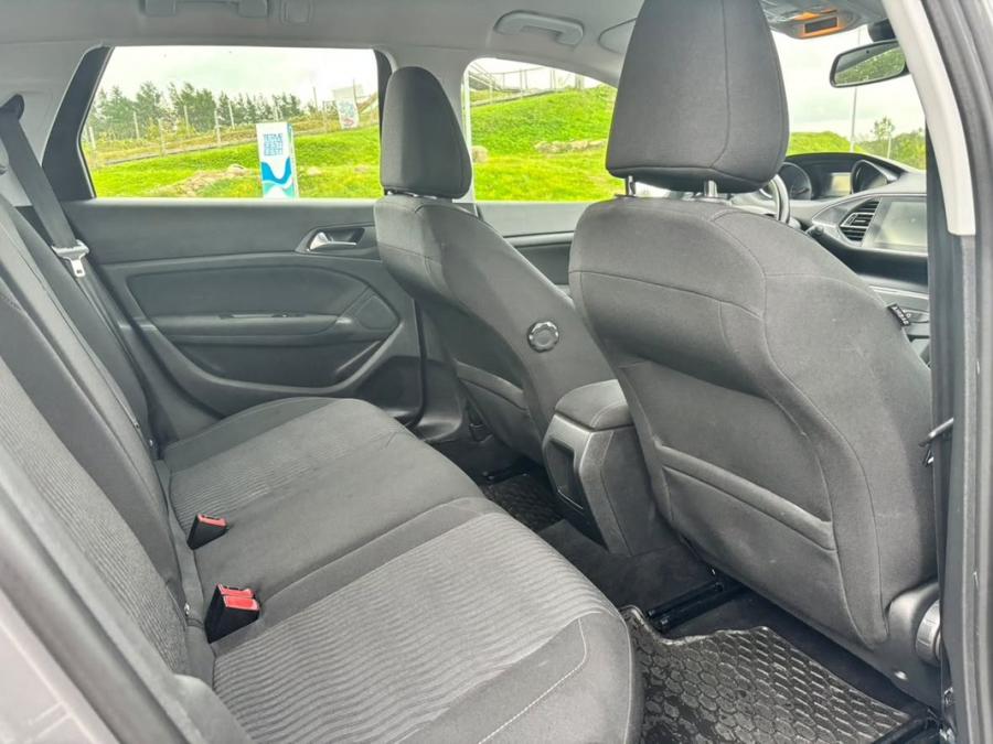 Grey Peugeot 308 2015 in Narva, with an engine capacity of 1.60 L and mileage of 250 thousand km for 3300 €, photo 10 on AUTOMOTO.COM.LV