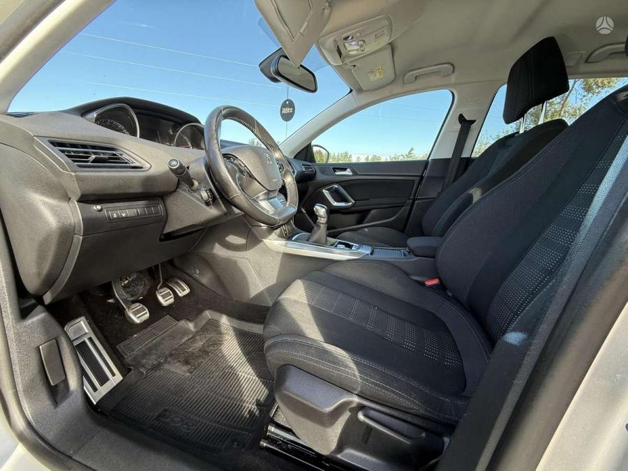 Pelēks Peugeot 308 2015 Marijampole, ar dzinēja tilpumu 1.56 L un nobraukumu 173 tūkst. km par 4200 €, foto 24 vietnē AUTOMOTO.COM.LV