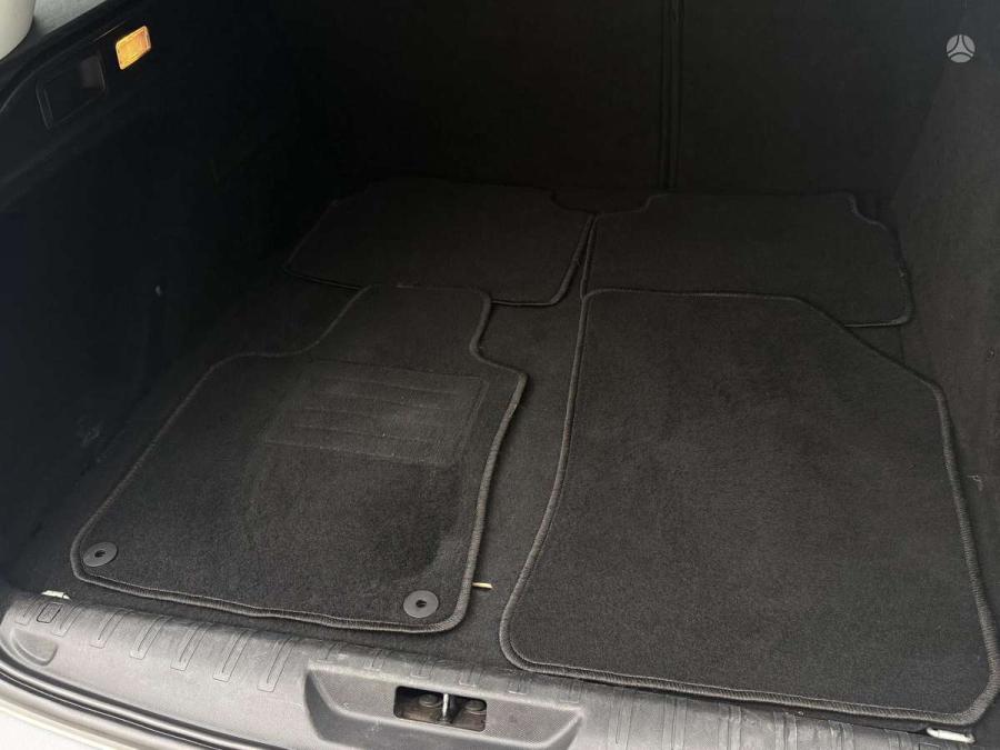 Grey Peugeot 308 2015 in Kaunas, with an engine capacity of 1.56 L and mileage of 228 thousand km for 3100 €, photo 12 on AUTOMOTO.COM.LV
