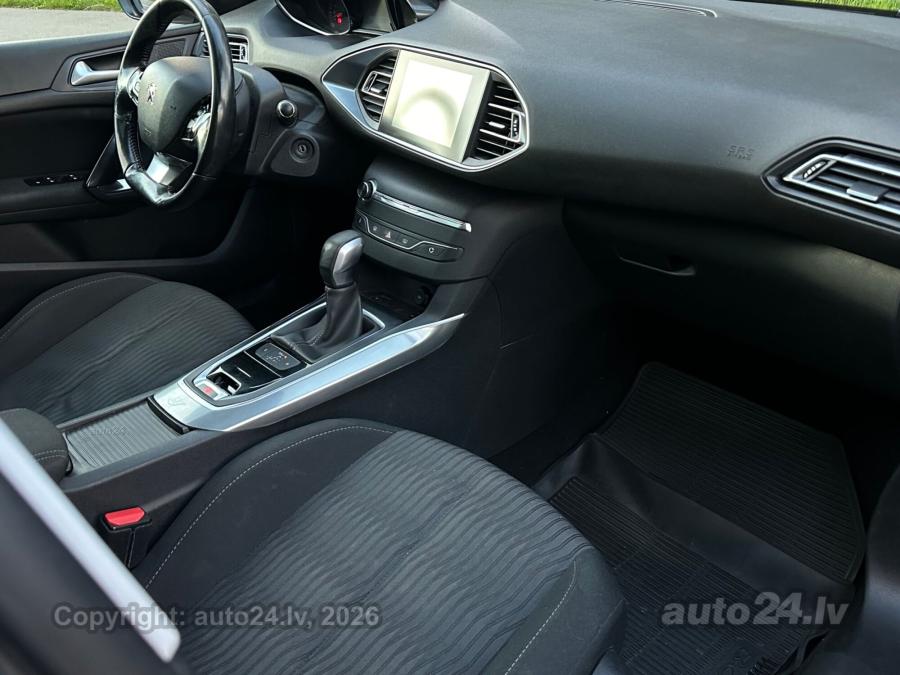 Pelēks Peugeot 308 2015 Tallina, ar dzinēja tilpumu 2.00 L un nobraukumu 248 tūkst. km par 5490 €, foto 9 vietnē AUTOMOTO.COM.LV