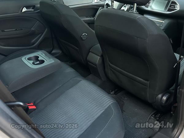 Pelēks Peugeot 308 2015 Tallina, ar dzinēja tilpumu 2.00 L un nobraukumu 248 tūkst. km par 5490 €, foto 11 vietnē AUTOMOTO.COM.LV