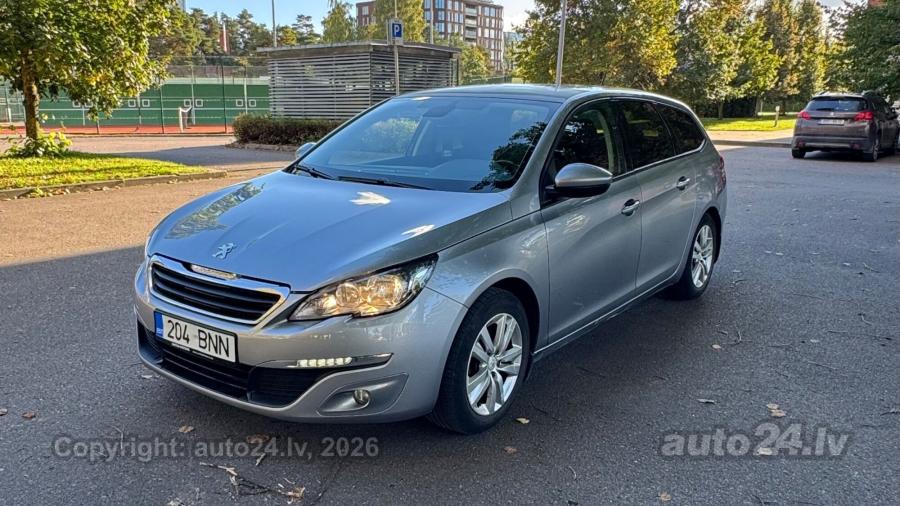 Grey Peugeot 308 2015 in Tallinn, with an engine capacity of 1.20 L and mileage of 219 thousand km for 4999 €, photo 1 on AUTOMOTO.COM.LV