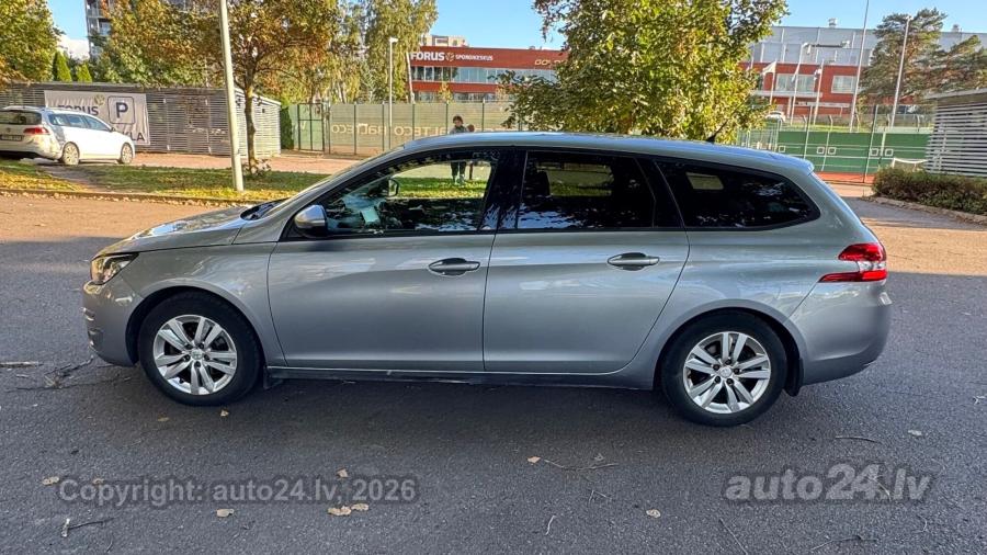 Grey Peugeot 308 2015 in Tallinn, with an engine capacity of 1.20 L and mileage of 219 thousand km for 4999 €, photo 3 on AUTOMOTO.COM.LV