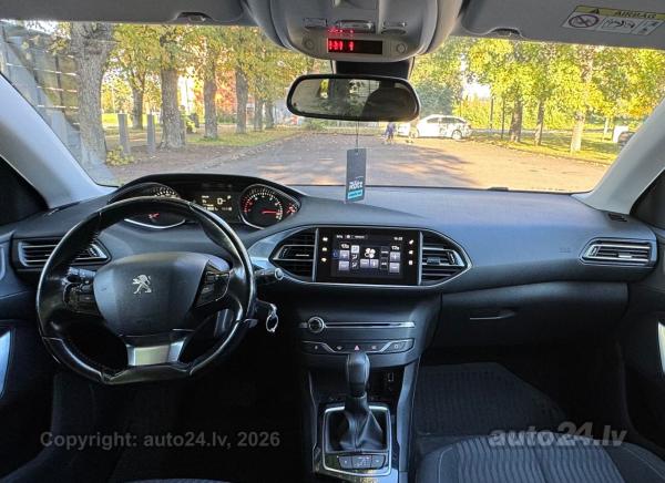 Grey Peugeot 308 2015 in Tallinn, with an engine capacity of 1.20 L and mileage of 219 thousand km for 4999 €, photo 10 on AUTOMOTO.COM.LV