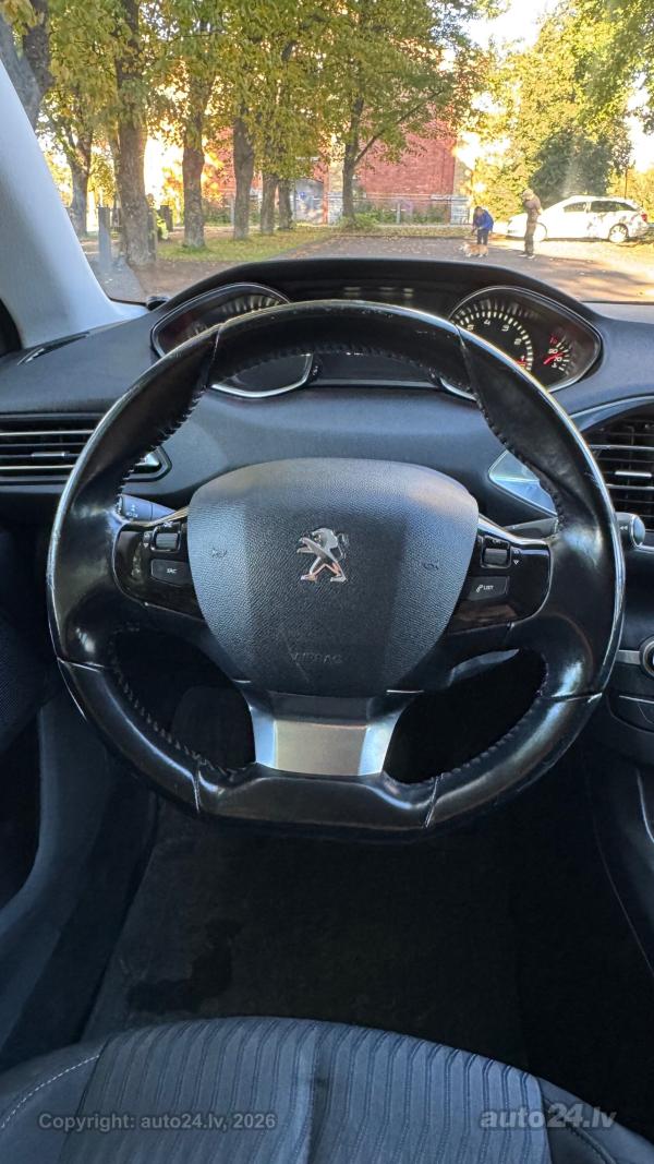 Grey Peugeot 308 2015 in Tallinn, with an engine capacity of 1.20 L and mileage of 219 thousand km for 4999 €, photo 11 on AUTOMOTO.COM.LV
