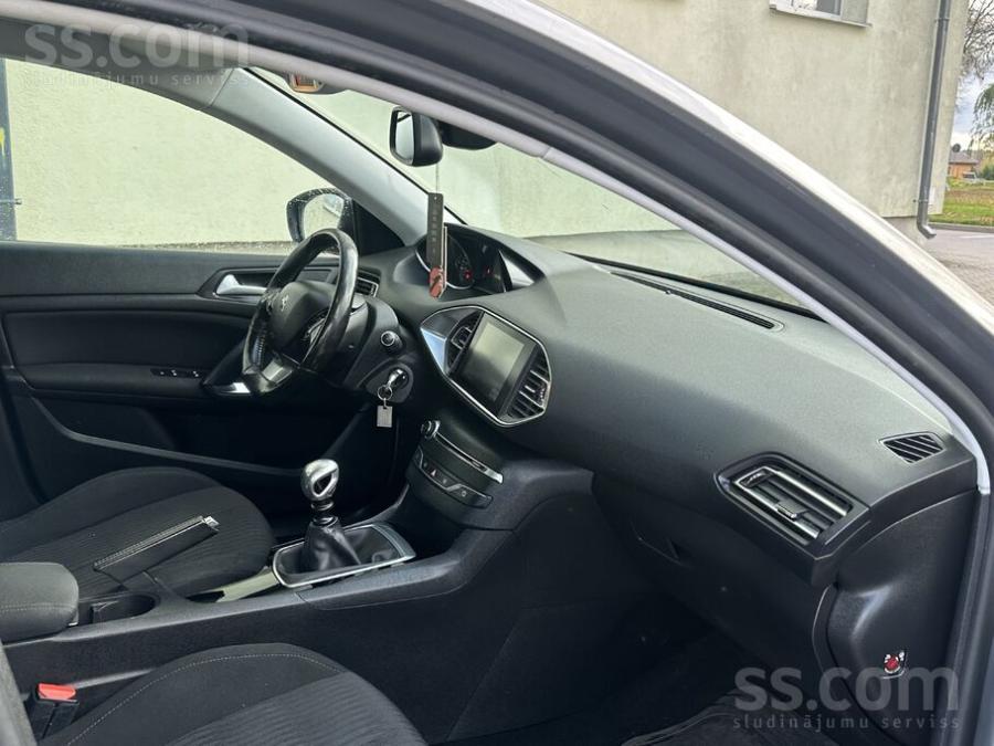 Pelēks Peugeot 308 2015 Daugavpils, ar dzinēja tilpumu 1.60 L un nobraukumu 198 tūkst. km par 3800 €, foto 6 vietnē AUTOMOTO.COM.LV