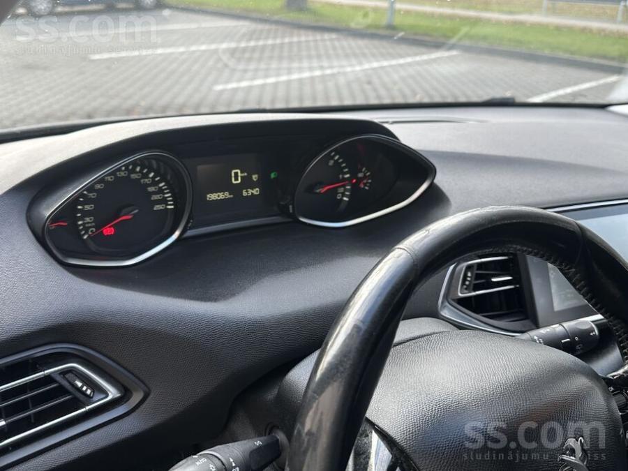 Pelēks Peugeot 308 2015 Daugavpils, ar dzinēja tilpumu 1.60 L un nobraukumu 198 tūkst. km par 3800 €, foto 8 vietnē AUTOMOTO.COM.LV