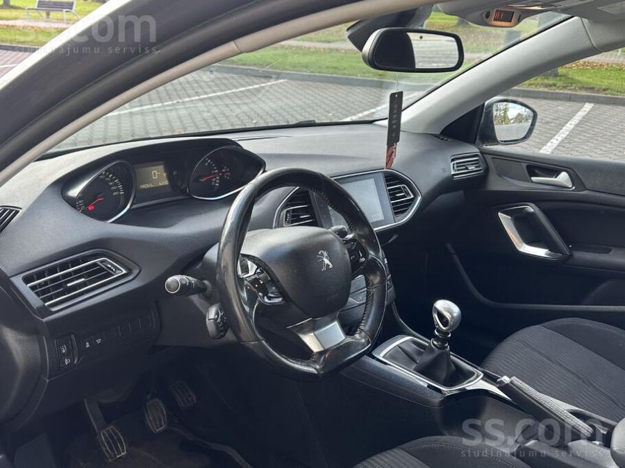 Pelēks Peugeot 308 2015 Daugavpils, ar dzinēja tilpumu 1.60 L un nobraukumu 198 tūkst. km par 3800 €, foto 9 vietnē AUTOMOTO.COM.LV