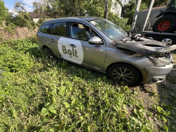 Pelēks Peugeot 308 2016 Rīga, ar dzinēja tilpumu 1.60 L un nobraukumu 340 tūkst. km par 4000 €, foto 4 vietnē AUTOMOTO.COM.LV