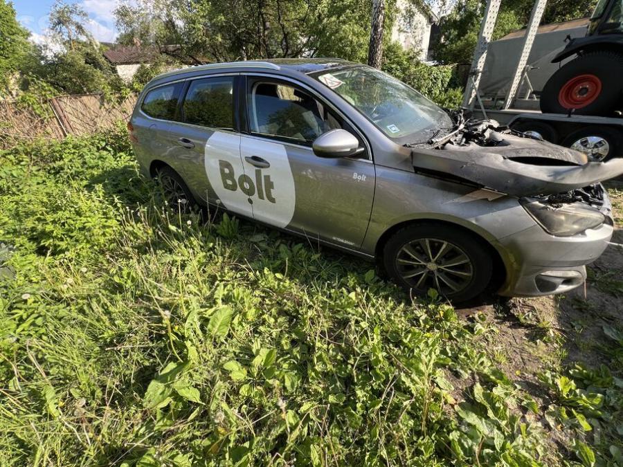 Pelēks Peugeot 308 2016 Rīga, ar dzinēja tilpumu 1.60 L un nobraukumu 340 tūkst. km par 4000 €, foto 4 vietnē AUTOMOTO.COM.LV