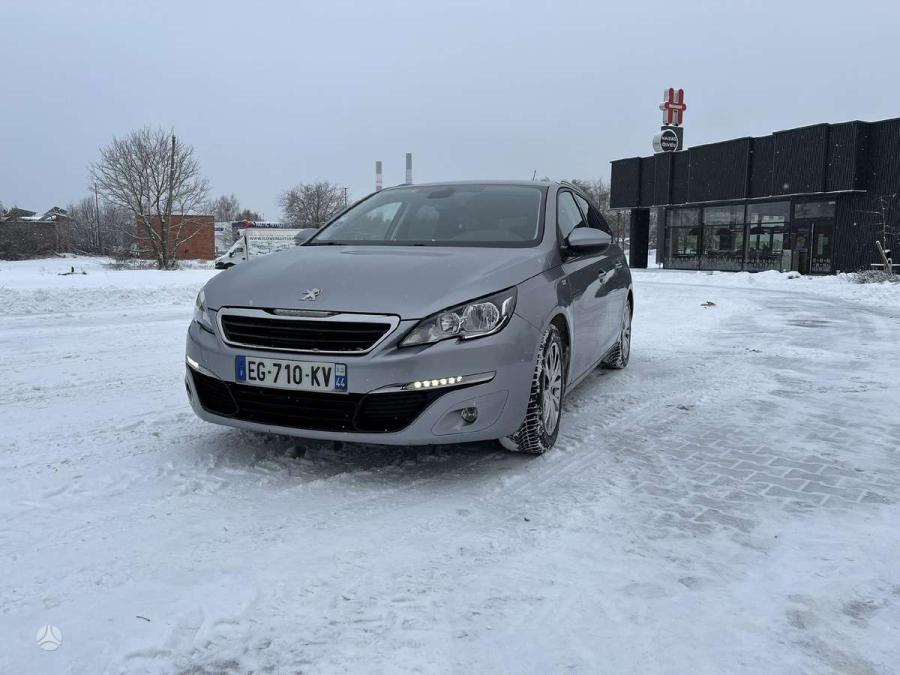 Grey Peugeot 308 2016 in Kaunas, with an engine capacity of 1.20 L and mileage of 117 thousand km for 3700 €, photo 1 on AUTOMOTO.COM.LV