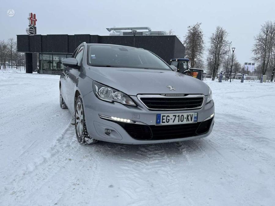 Grey Peugeot 308 2016 in Kaunas, with an engine capacity of 1.20 L and mileage of 117 thousand km for 3700 €, photo 2 on AUTOMOTO.COM.LV