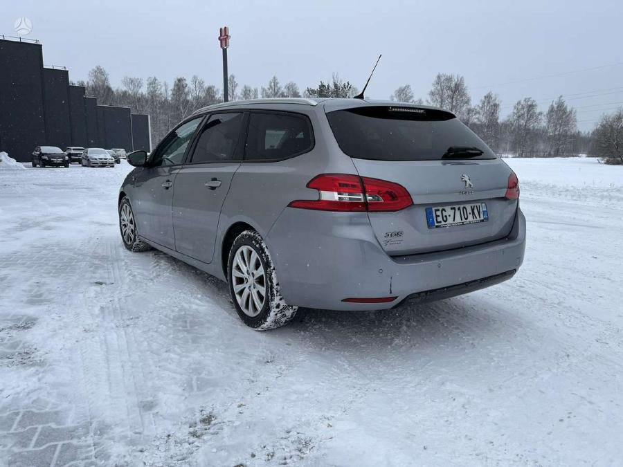 Grey Peugeot 308 2016 in Kaunas, with an engine capacity of 1.20 L and mileage of 117 thousand km for 3700 €, photo 3 on AUTOMOTO.COM.LV
