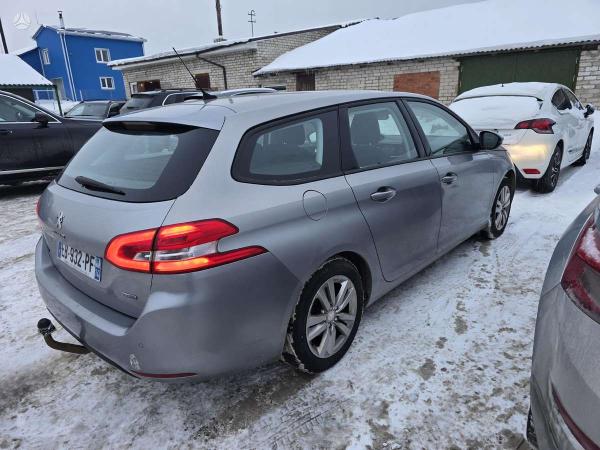Grey Peugeot 308 2016 in Taurage, with an engine capacity of 1.56 L and mileage of 340 thousand km for 4400 €, photo 3 on AUTOMOTO.COM.LV