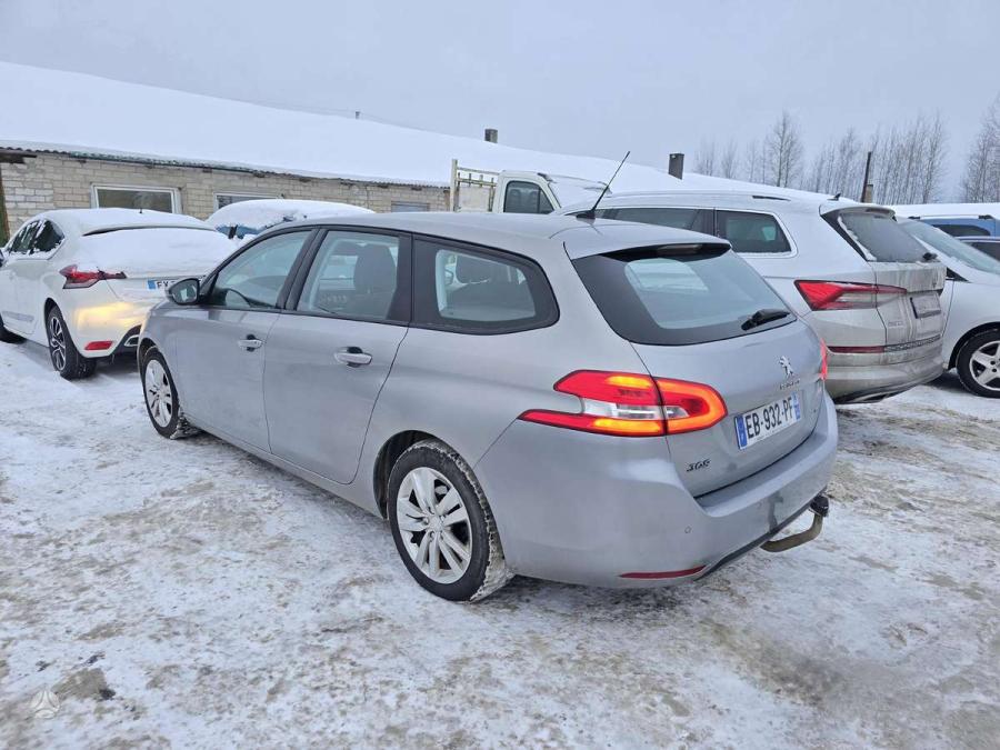 Grey Peugeot 308 2016 in Taurage, with an engine capacity of 1.56 L and mileage of 340 thousand km for 4400 €, photo 4 on AUTOMOTO.COM.LV
