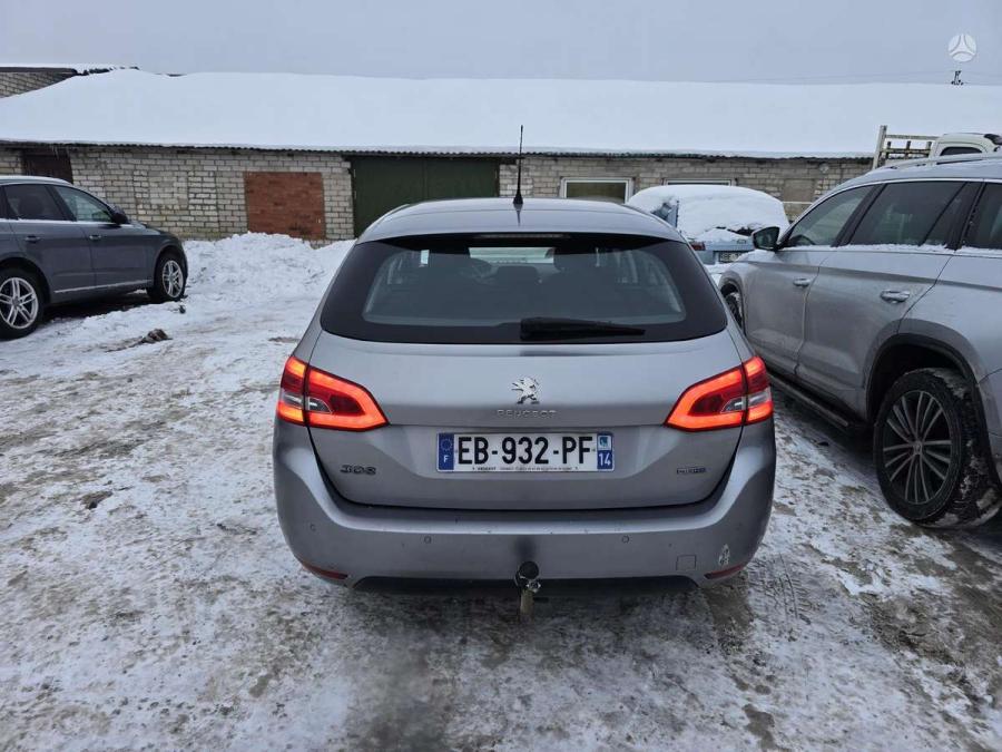 Grey Peugeot 308 2016 in Taurage, with an engine capacity of 1.56 L and mileage of 340 thousand km for 4400 €, photo 5 on AUTOMOTO.COM.LV