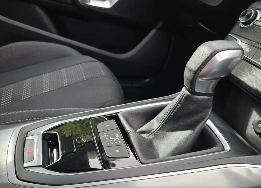 Pelēks Peugeot 308 2016 Jēkabpils, ar dzinēja tilpumu 2.00 L un nobraukumu 195 tūkst. km par 7990 €, foto 23 vietnē AUTOMOTO.COM.LV
