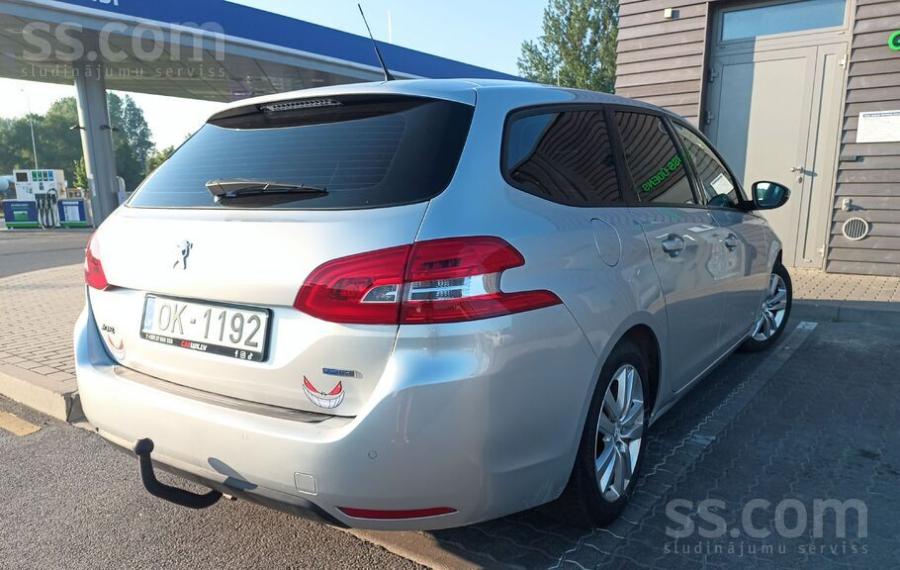 Pelēks Peugeot 308 2016 Liepāja, ar dzinēja tilpumu 1.20 L un nobraukumu 146 tūkst. km par 4900 €, foto 4 vietnē AUTOMOTO.COM.LV