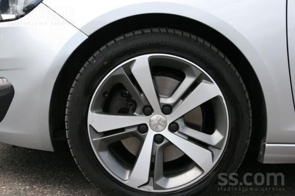 Grey Peugeot 308 2016 in Jelgava, with an engine capacity of 2.00 L and mileage of 240 thousand km for 5780 €, photo 9 on AUTOMOTO.COM.LV