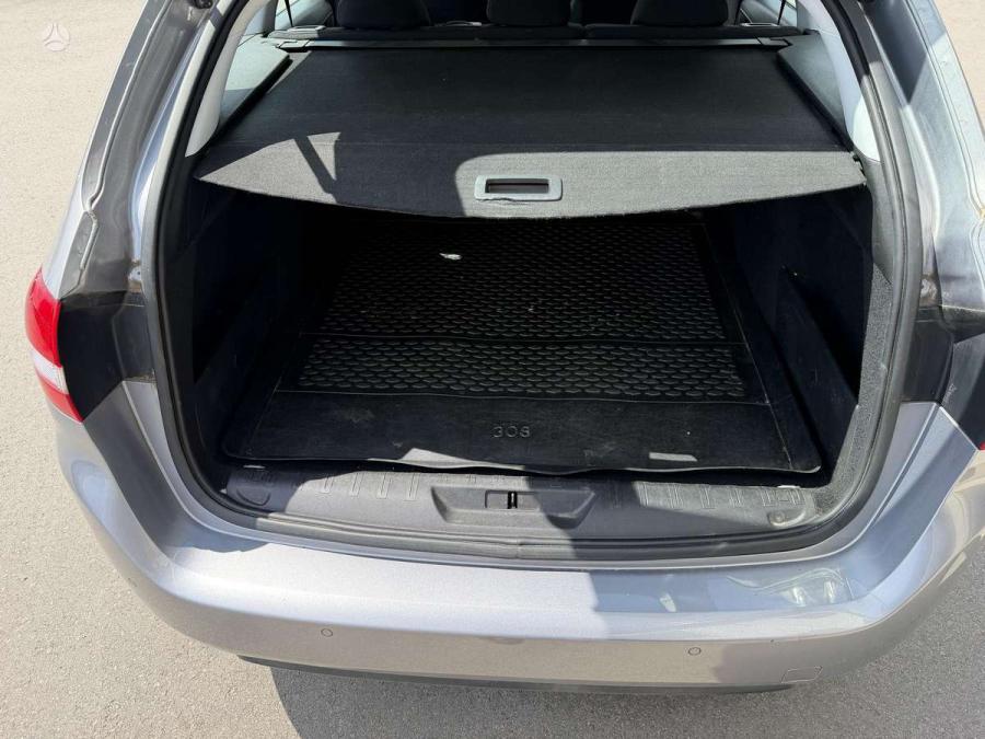 Grey Peugeot 308 2016 in Siauliai, with an engine capacity of 1.56 L and mileage of 240 thousand km for 3550 €, photo 5 on AUTOMOTO.COM.LV
