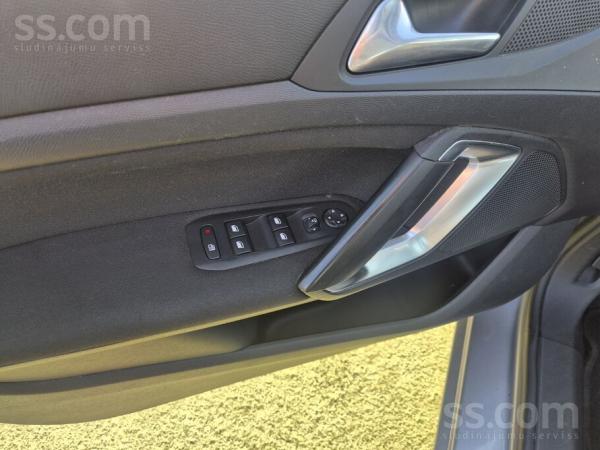 Pelēks Peugeot 308 2016 Liepāja, ar dzinēja tilpumu 1.20 L un nobraukumu 113 tūkst. km par 6400 €, foto 9 vietnē AUTOMOTO.COM.LV