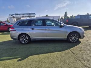 Grey Peugeot 308 2016 in Liepaja, with an engine capacity of 1.20 L and mileage of 113 thousand km for 6400 €, photo 5 on AUTOMOTO.COM.LV