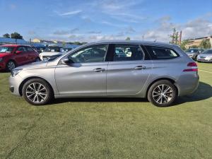 Grey Peugeot 308 2016 in Liepaja, with an engine capacity of 1.20 L and mileage of 113 thousand km for 6400 €, photo 8 on AUTOMOTO.COM.LV