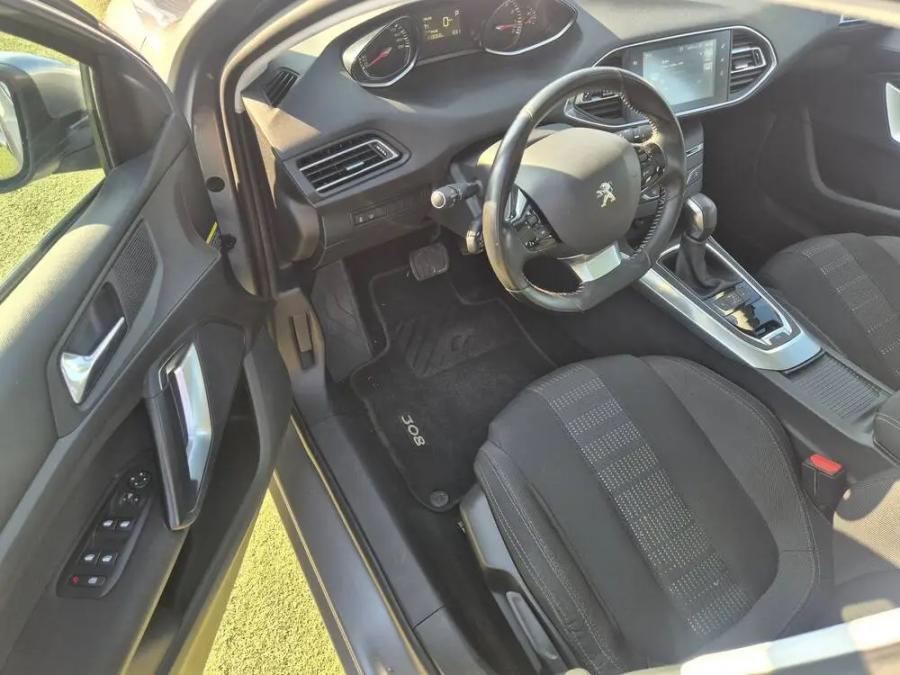 Grey Peugeot 308 2016 in Liepaja, with an engine capacity of 1.20 L and mileage of 113 thousand km for 6400 €, photo 9 on AUTOMOTO.COM.LV