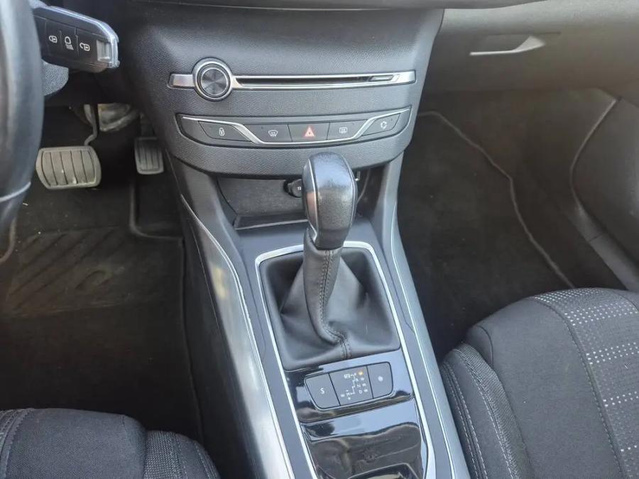 Grey Peugeot 308 2016 in Liepaja, with an engine capacity of 1.20 L and mileage of 113 thousand km for 6400 €, photo 19 on AUTOMOTO.COM.LV