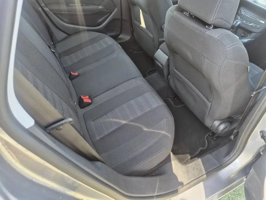 Grey Peugeot 308 2016 in Liepaja, with an engine capacity of 1.20 L and mileage of 113 thousand km for 6400 €, photo 22 on AUTOMOTO.COM.LV